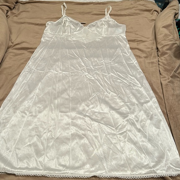vassarette | Intimates & Sleepwear | Vintage Nwt Vassarette Slip ...